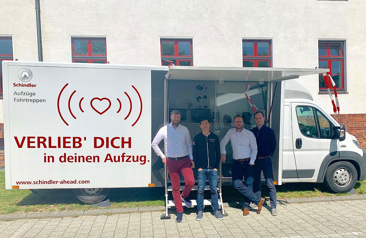 Digitalisierung-Bus von Schindler besucht Campus Ahoi - Hochschule ...